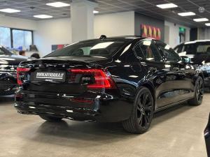 Black Volvo S60 2024 in Klaipeda, with an engine capacity of 2.00 L and mileage of 38 thousand km for 21950 €, photo 7 on AUTOMOTO.COM.LV