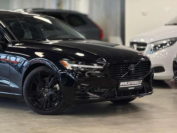 Black Volvo S60 2024 in Klaipeda, with an engine capacity of 2.00 L and mileage of 38 thousand km for 21950 €, photo 9 on AUTOMOTO.COM.LV