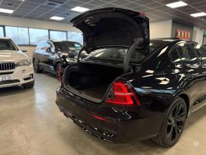 Black Volvo S60 2024 in Klaipeda, with an engine capacity of 2.00 L and mileage of 38 thousand km for 21950 €, photo 12 on AUTOMOTO.COM.LV