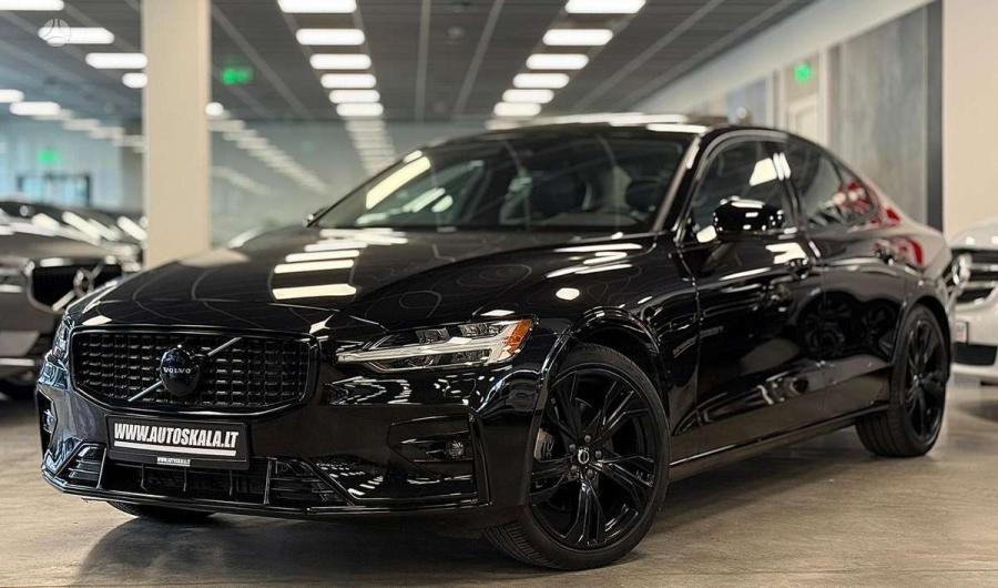 Black Volvo S60 2024 in Klaipeda, with an engine capacity of 2.00 L and mileage of 38 thousand km for 21950 €, photo 14 on AUTOMOTO.COM.LV