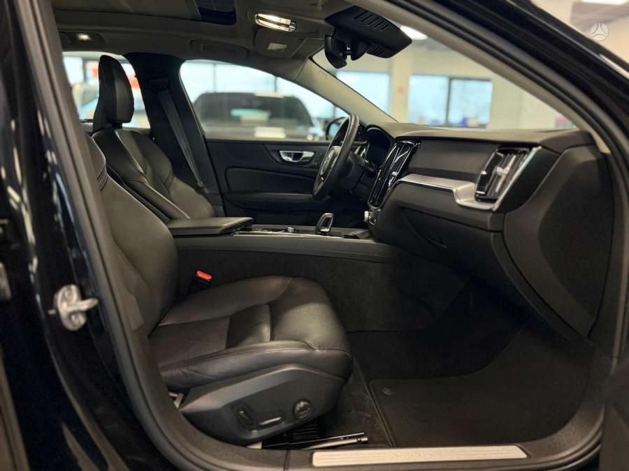 Black Volvo S60 2024 in Klaipeda, with an engine capacity of 2.00 L and mileage of 38 thousand km for 21950 €, photo 19 on AUTOMOTO.COM.LV
