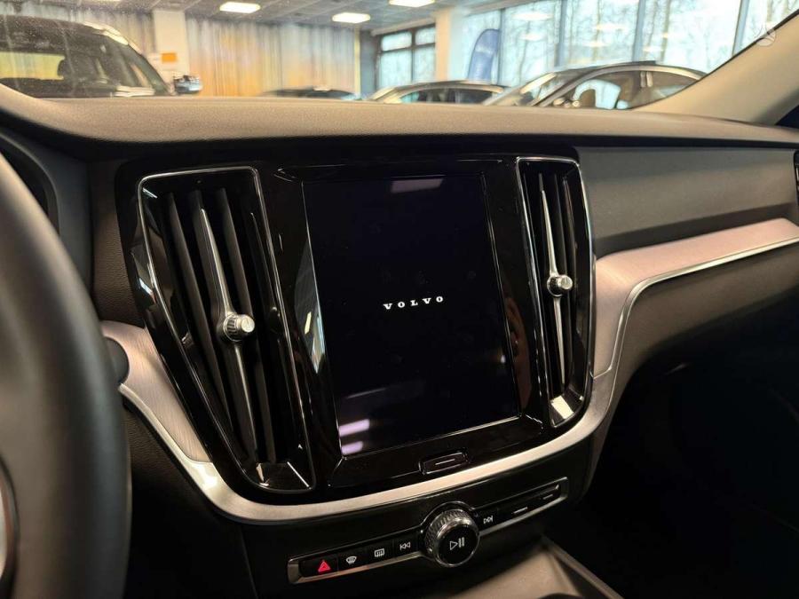 Black Volvo S60 2024 in Klaipeda, with an engine capacity of 2.00 L and mileage of 38 thousand km for 21950 €, photo 24 on AUTOMOTO.COM.LV