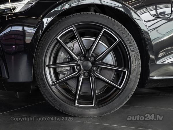 Melns Volvo S60 2024 Tallina, ar dzinēja tilpumu 2.00 L un nobraukumu 28 tūkst. km par 43900 €, foto 4 vietnē AUTOMOTO.COM.LV