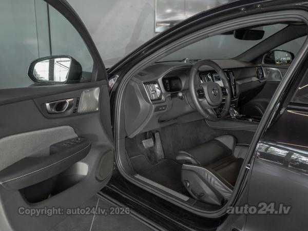 Melns Volvo S60 2024 Tallina, ar dzinēja tilpumu 2.00 L un nobraukumu 28 tūkst. km par 43900 €, foto 5 vietnē AUTOMOTO.COM.LV