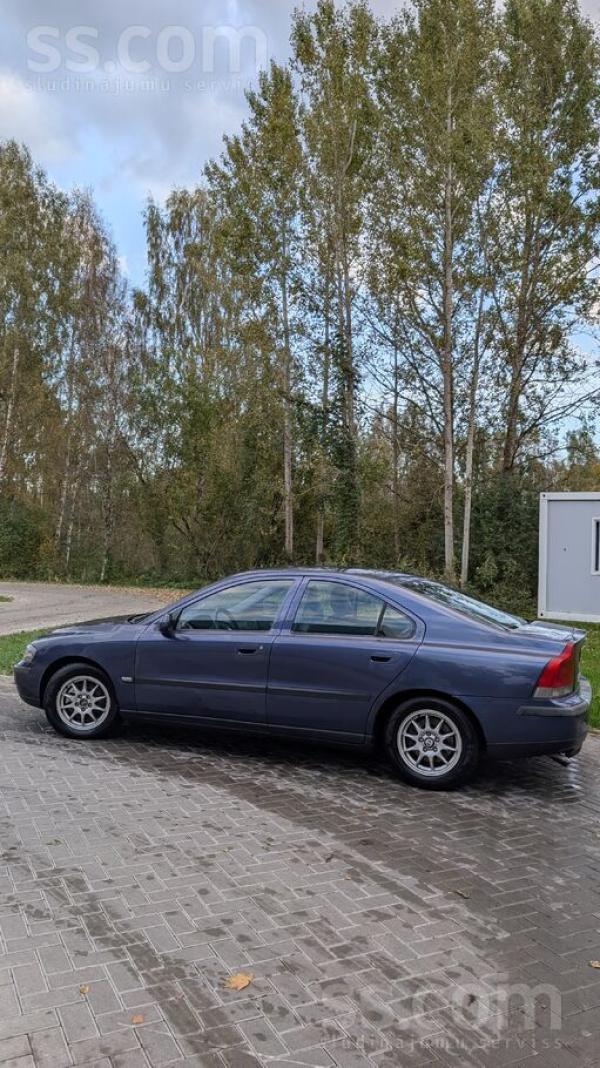 Синий Вольво С60 2001 в Рига, объемом двигателя 2.40 л и пробегом 36 тыс. км за 1000 €, фото 3 на AUTOMOTO.COM.LV
