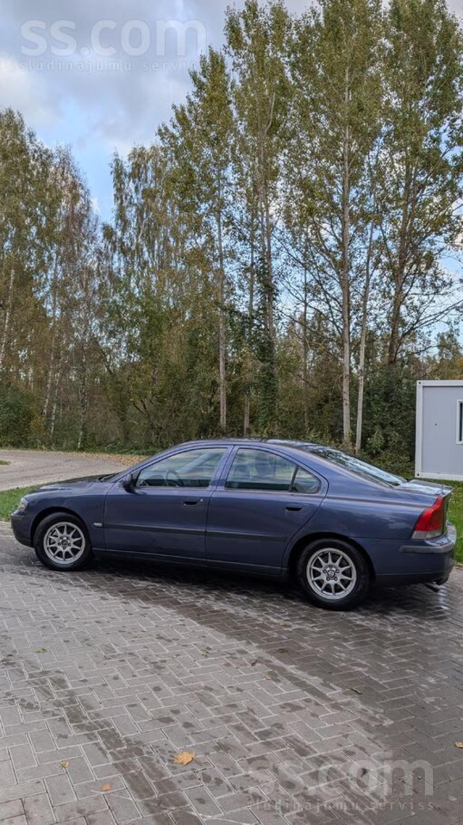 Zils Volvo S60 2001 Rīga, ar dzinēja tilpumu 2.40 L un nobraukumu 367 tūkst. km par 1000 €, foto 1 vietnē AUTOMOTO.COM.LV
