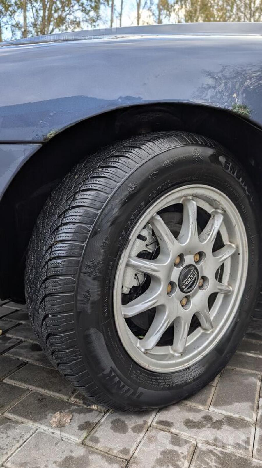 Zils Volvo S60 2001 Rīga, ar dzinēja tilpumu 2.40 L un nobraukumu 367 tūkst. km par 1000 €, foto 5 vietnē AUTOMOTO.COM.LV