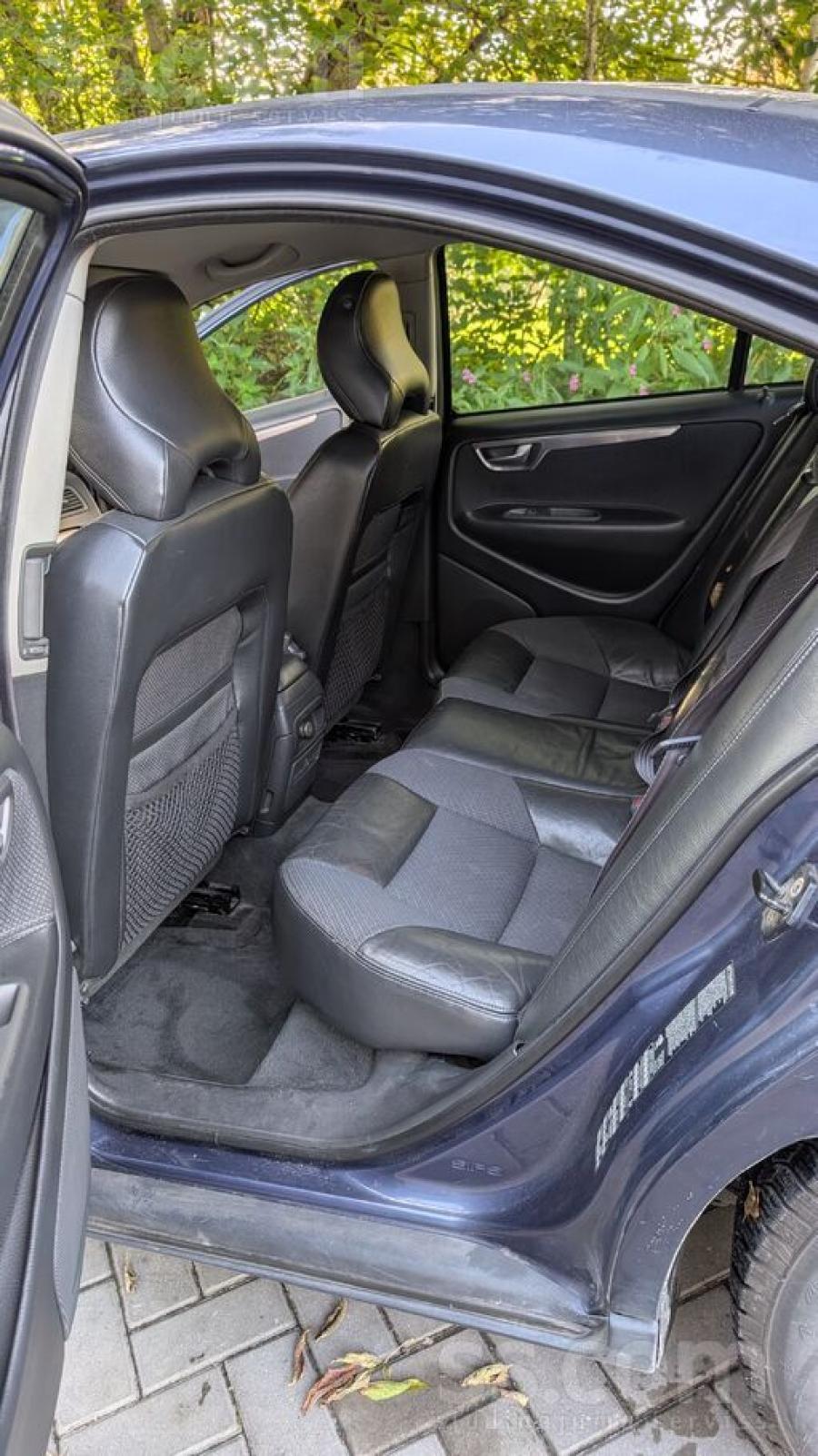 Zils Volvo S60 2001 Rīga, ar dzinēja tilpumu 2.40 L un nobraukumu 367 tūkst. km par 1000 €, foto 8 vietnē AUTOMOTO.COM.LV