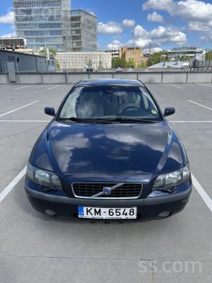 Zils Volvo S60 2004 Rīga, ar dzinēja tilpumu 2.40 L un nobraukumu 336 tūkst. km par 1200 €, foto  vietnē AUTOMOTO.COM.LV