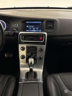 Blue Volvo S60 2013 in Marijampole, with an engine capacity of 1.56 L and mileage of 302 thousand km for 6850 €, photo 5 on AUTOMOTO.COM.LV