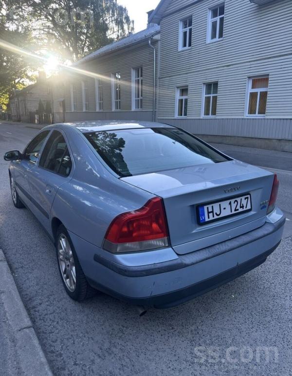 Zils Volvo S60 2000 Rīga, ar dzinēja tilpumu 2.40 L un nobraukumu 274 tūkst. km par 2700 €, foto 1 vietnē AUTOMOTO.COM.LV