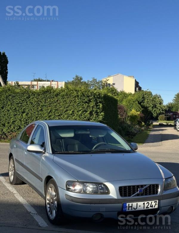 Zils Volvo S60 2000 Rīga, ar dzinēja tilpumu 2.40 L un nobraukumu 274 tūkst. km par 2700 €, foto 3 vietnē AUTOMOTO.COM.LV