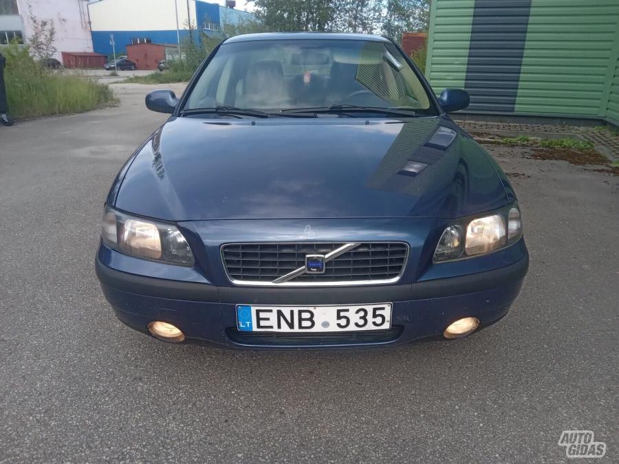 Zils Volvo S60 2000 Šauļi, ar dzinēja tilpumu 2.40 L un nobraukumu 330 tūkst. km par 780 €, foto 1 vietnē AUTOMOTO.COM.LV
