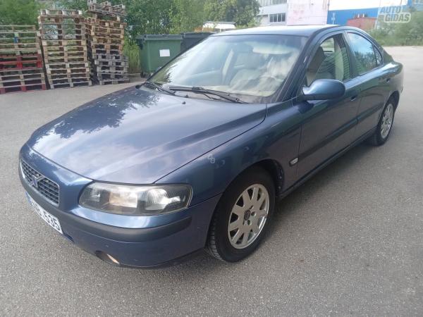Zils Volvo S60 2000 Šauļi, ar dzinēja tilpumu 2.40 L un nobraukumu 330 tūkst. km par 780 €, foto 3 vietnē AUTOMOTO.COM.LV