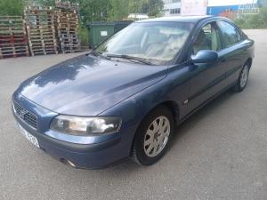Zils Volvo S60 2000 Šauļi, ar dzinēja tilpumu 2.40 L un nobraukumu 330 tūkst. km par 780 €, foto 4 vietnē AUTOMOTO.COM.LV