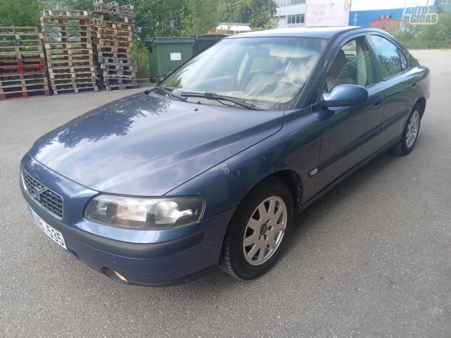 Zils Volvo S60 2000 Šauļi, ar dzinēja tilpumu 2.40 L un nobraukumu 330 tūkst. km par 780 €, foto 4 vietnē AUTOMOTO.COM.LV