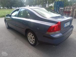 Zils Volvo S60 2000 Šauļi, ar dzinēja tilpumu 2.40 L un nobraukumu 330 tūkst. km par 780 €, foto 7 vietnē AUTOMOTO.COM.LV