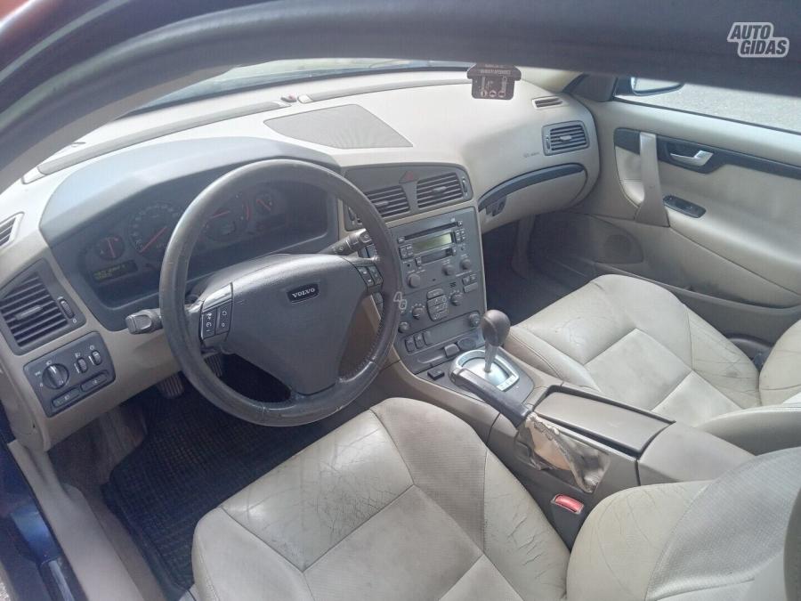 Zils Volvo S60 2000 Šauļi, ar dzinēja tilpumu 2.40 L un nobraukumu 330 tūkst. km par 780 €, foto 9 vietnē AUTOMOTO.COM.LV