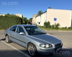 Blue Volvo S60 2000 in Riga, with an engine capacity of 2.40 L and mileage of 274 thousand km for 2200 €, photo 3 on AUTOMOTO.COM.LV