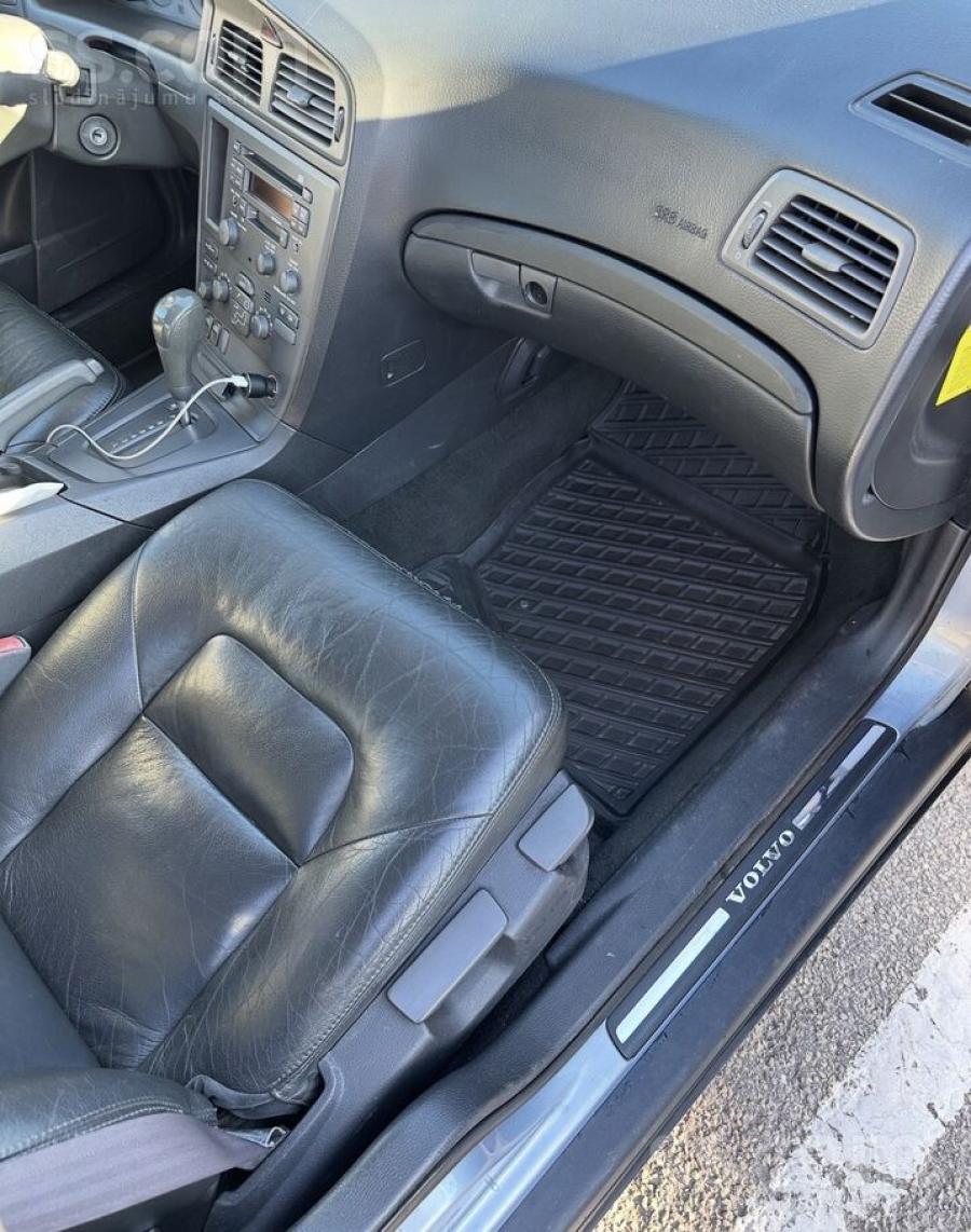 Blue Volvo S60 2000 in Riga, with an engine capacity of 2.40 L and mileage of 274 thousand km for 2200 €, photo 5 on AUTOMOTO.COM.LV