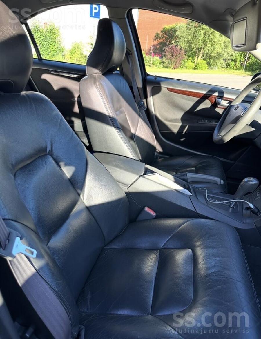 Blue Volvo S60 2000 in Riga, with an engine capacity of 2.40 L and mileage of 274 thousand km for 2200 €, photo 6 on AUTOMOTO.COM.LV