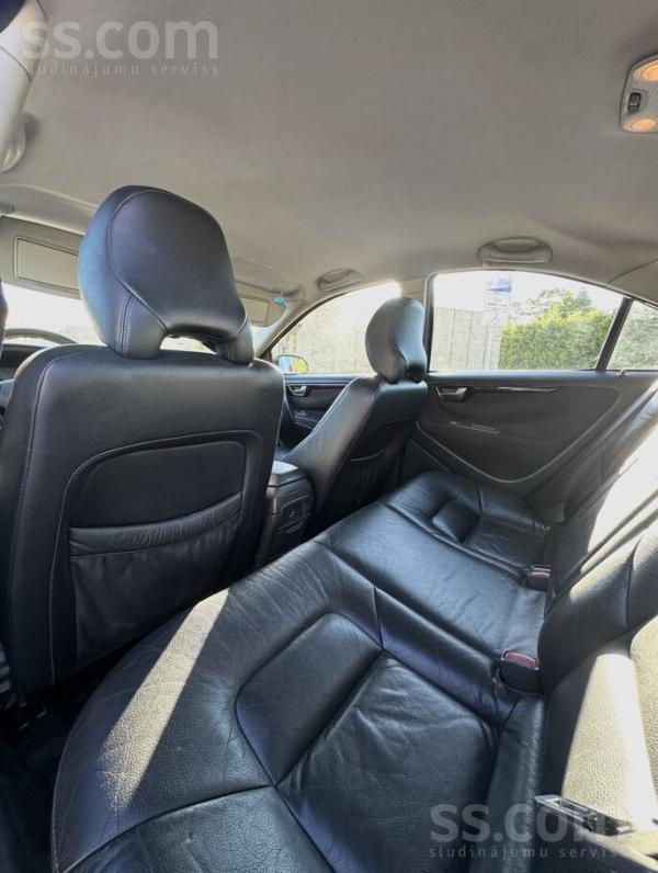 Blue Volvo S60 2000 in Riga, with an engine capacity of 2.40 L and mileage of 274 thousand km for 2200 €, photo 6 on AUTOMOTO.COM.LV
