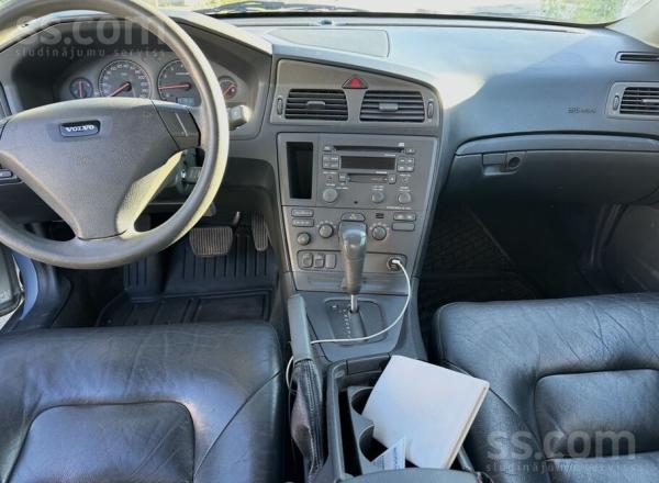 Blue Volvo S60 2000 in Riga, with an engine capacity of 2.40 L and mileage of 274 thousand km for 2200 €, photo 7 on AUTOMOTO.COM.LV