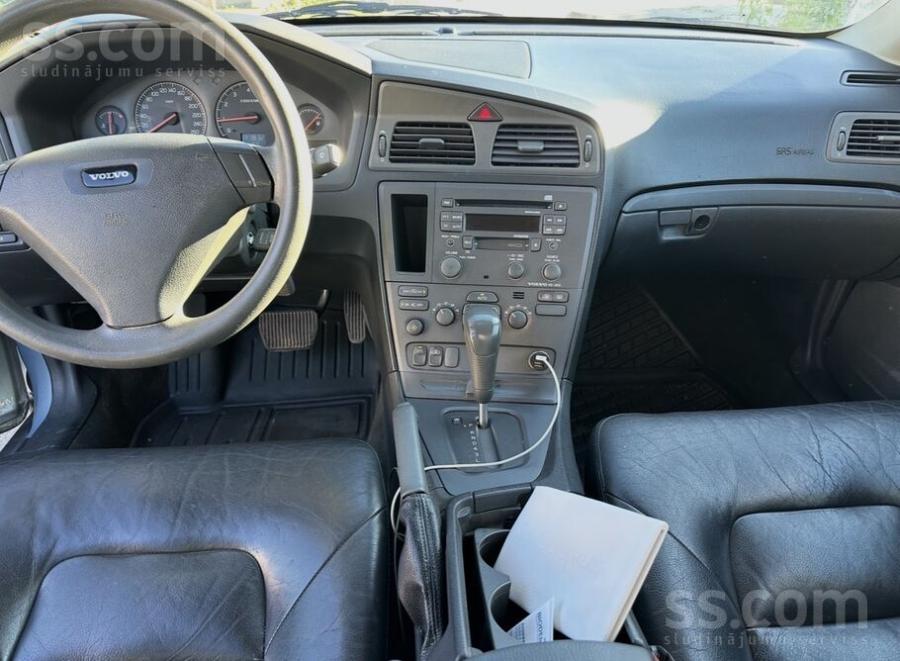 Blue Volvo S60 2000 in Riga, with an engine capacity of 2.40 L and mileage of 274 thousand km for 2200 €, photo 8 on AUTOMOTO.COM.LV