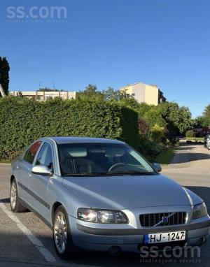 Blue Volvo S60 2000 in Riga, with an engine capacity of 2.40 L and mileage of 274 thousand km for 1200 €, photo  on AUTOMOTO.COM.LV