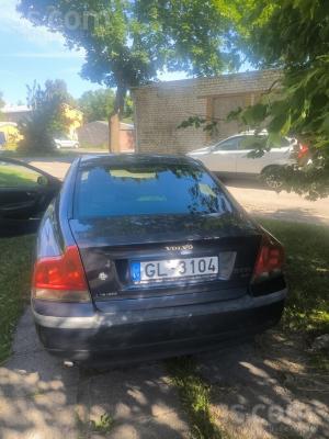 Blue Volvo S60 2001 in Liepaja, with an engine capacity of 2.40 L and mileage of 401 thousand km for 1100 €, photo 2 on AUTOMOTO.COM.LV