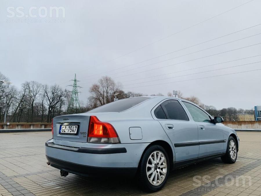 Blue Volvo S60 2001 in Riga, with an engine capacity of 2.40 L and mileage of 430 thousand km for 1100 €, photo 2 on AUTOMOTO.COM.LV