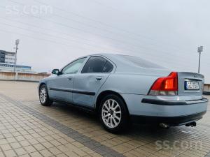 Blue Volvo S60 2001 in Riga, with an engine capacity of 2.40 L and mileage of 430 thousand km for 1100 €, photo 3 on AUTOMOTO.COM.LV