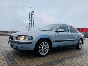 Blue Volvo S60 2001 in Riga, with an engine capacity of 2.40 L and mileage of 430 thousand km for 1100 €, photo 4 on AUTOMOTO.COM.LV