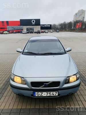 Blue Volvo S60 2001 in Riga, with an engine capacity of 2.40 L and mileage of 430 thousand km for 1100 €, photo 5 on AUTOMOTO.COM.LV