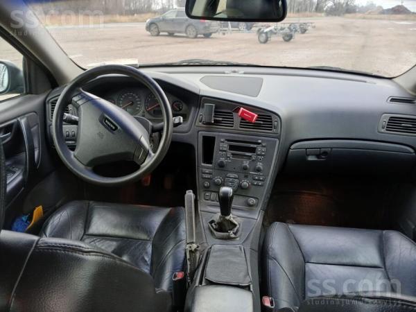 Zils Volvo S60 2001 Rīga, ar dzinēja tilpumu 2.40 L un nobraukumu 203 tūkst. km par 1450 €, foto 4 vietnē AUTOMOTO.COM.LV