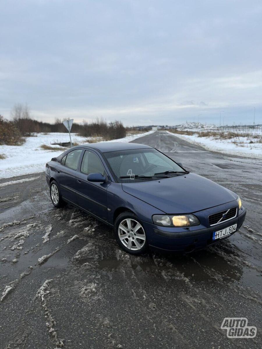 Blue Volvo S60 2001 in Kaunas, with an engine capacity of 2.40 L and mileage of 416 thousand km for 800 €, photo 1 on AUTOMOTO.COM.LV