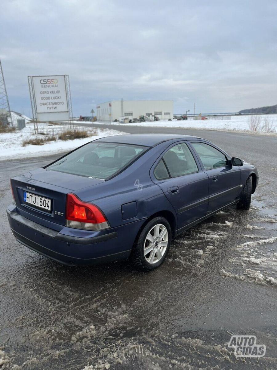 Blue Volvo S60 2001 in Kaunas, with an engine capacity of 2.40 L and mileage of 416 thousand km for 800 €, photo 2 on AUTOMOTO.COM.LV