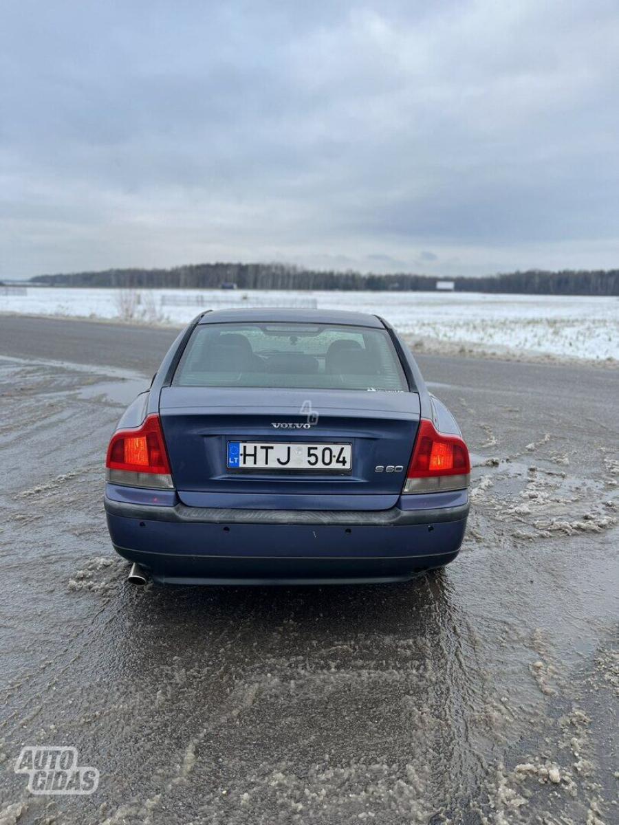 Blue Volvo S60 2001 in Kaunas, with an engine capacity of 2.40 L and mileage of 416 thousand km for 800 €, photo 3 on AUTOMOTO.COM.LV