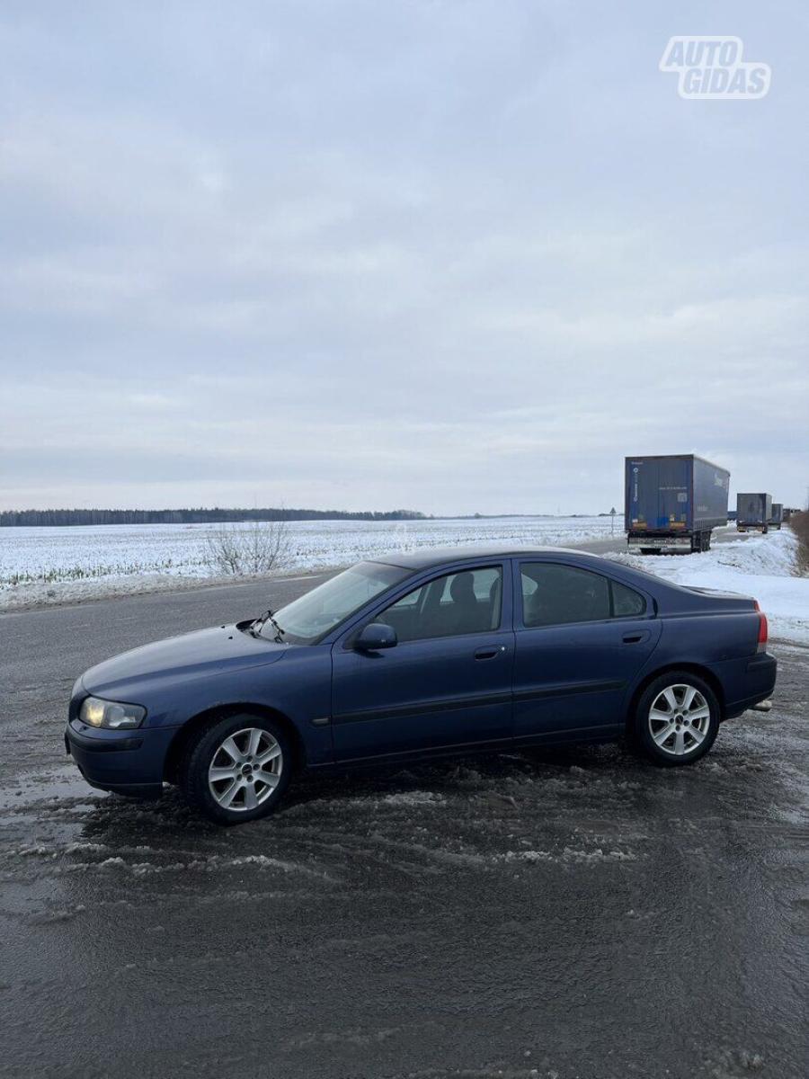 Blue Volvo S60 2001 in Kaunas, with an engine capacity of 2.40 L and mileage of 416 thousand km for 800 €, photo 4 on AUTOMOTO.COM.LV