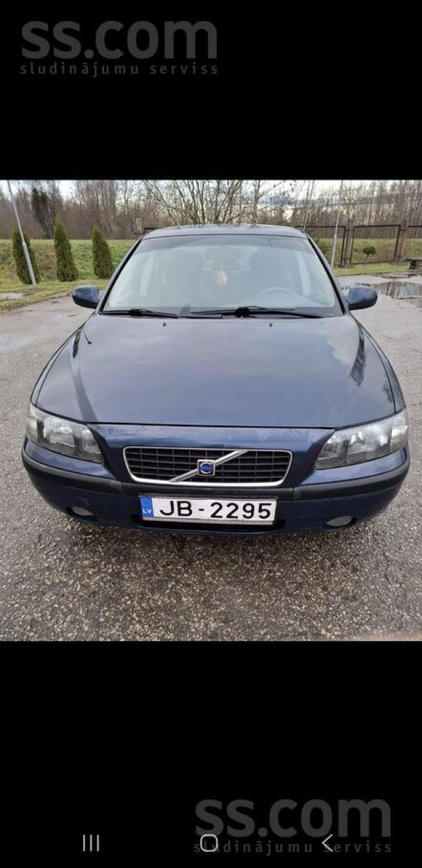 Blue Volvo S60 2001 in Valmiera, with an engine capacity of 2.40 L and mileage of 302 thousand km for 1200 €, photo 3 on AUTOMOTO.COM.LV