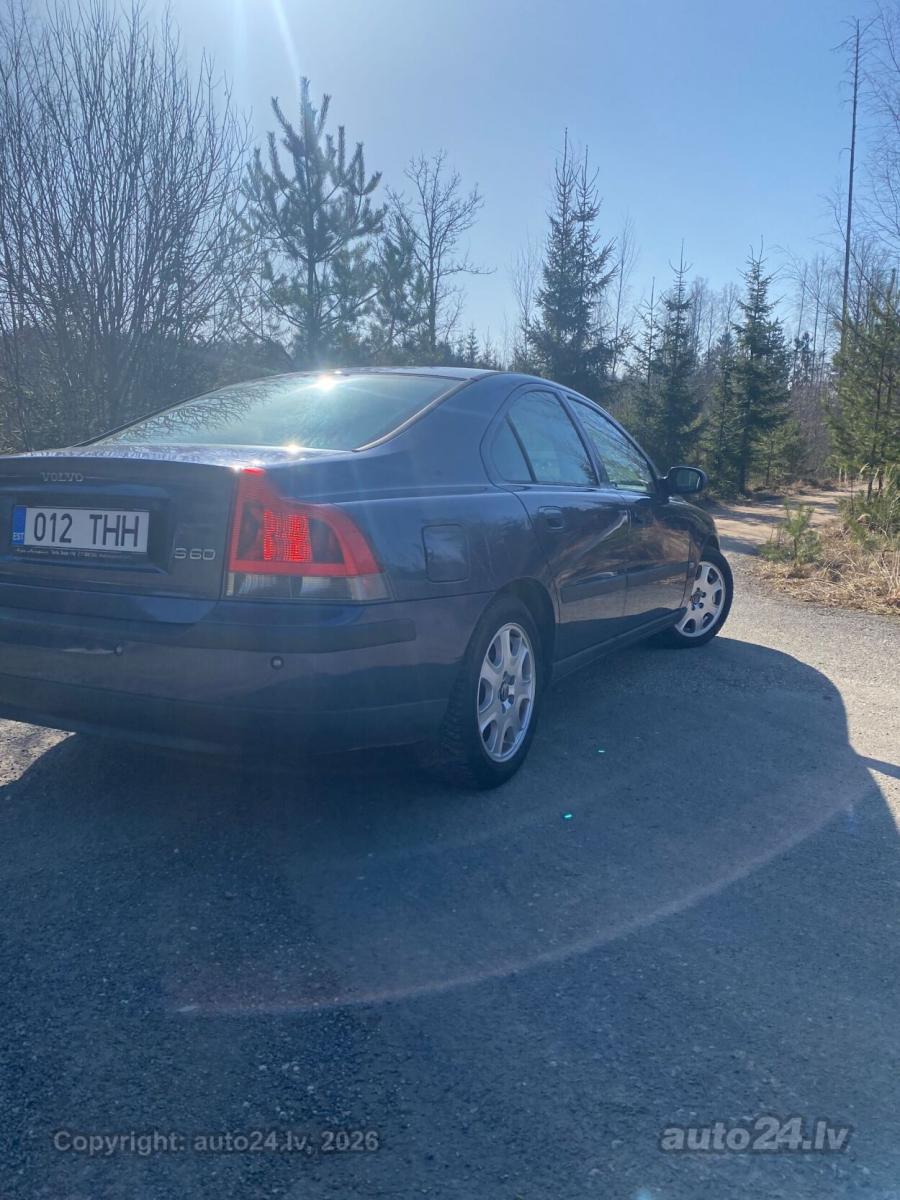 Zils Volvo S60 2001 Tallina, ar dzinēja tilpumu 2.40 L un nobraukumu 0 tūkst. km par 2399 €, foto 5 vietnē AUTOMOTO.COM.LV