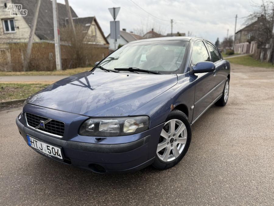 Zils Volvo S60 2001 Kauņa, ar dzinēja tilpumu 2.40 L un nobraukumu 398 tūkst. km par 1200 €, foto 1 vietnē AUTOMOTO.COM.LV