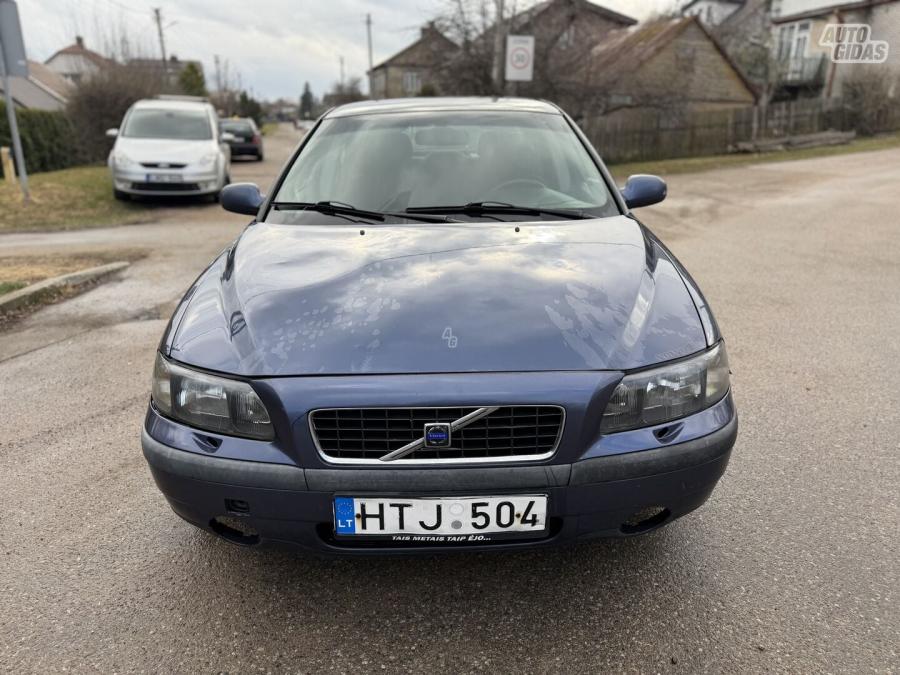 Zils Volvo S60 2001 Kauņa, ar dzinēja tilpumu 2.40 L un nobraukumu 398 tūkst. km par 1200 €, foto 3 vietnē AUTOMOTO.COM.LV