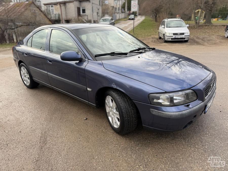 Zils Volvo S60 2001 Kauņa, ar dzinēja tilpumu 2.40 L un nobraukumu 398 tūkst. km par 1200 €, foto 4 vietnē AUTOMOTO.COM.LV