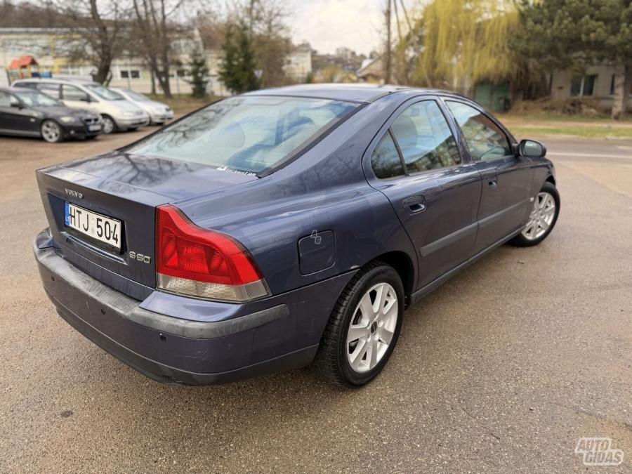 Zils Volvo S60 2001 Kauņa, ar dzinēja tilpumu 2.40 L un nobraukumu 398 tūkst. km par 1200 €, foto 7 vietnē AUTOMOTO.COM.LV