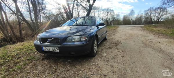Blue Volvo S60 2001 in Kaunas, with an engine capacity of 2.40 L and mileage of 399 thousand km for 800 €, photo 1 on AUTOMOTO.COM.LV