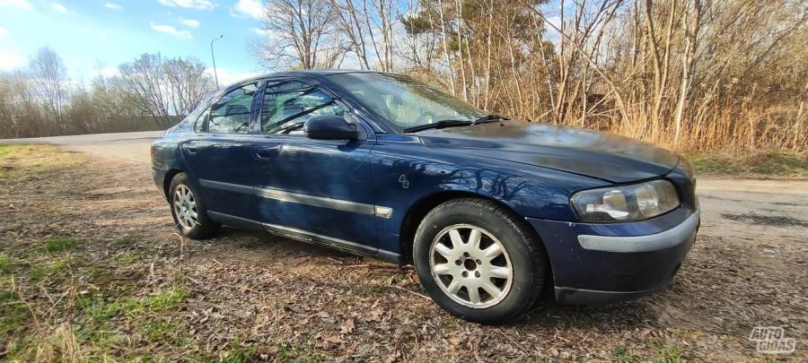 Zils Volvo S60 2001 Kauņa, ar dzinēja tilpumu 2.40 L un nobraukumu 399 tūkst. km par 800 €, foto 3 vietnē AUTOMOTO.COM.LV