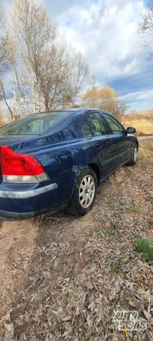 Blue Volvo S60 2001 in Kaunas, with an engine capacity of 2.40 L and mileage of 399 thousand km for 800 €, photo 3 on AUTOMOTO.COM.LV