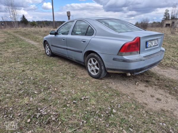 Blue Volvo S60 2001 in Trakai, with an engine capacity of 2.40 L and mileage of 370 thousand km for 1499 €, photo 3 on AUTOMOTO.COM.LV