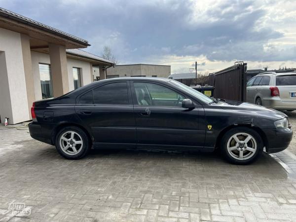 Blue Volvo S60 2001 in Siauliai, with an engine capacity of 2.40 L and mileage of 375 thousand km for 600 €, photo 5 on AUTOMOTO.COM.LV